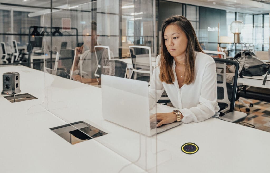 Touchless Desk Traffic Light Solution Helps Safe Return to Work | Kadence